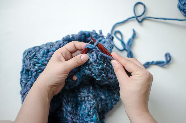 How to Twist Your Stitches - I Like Knitting